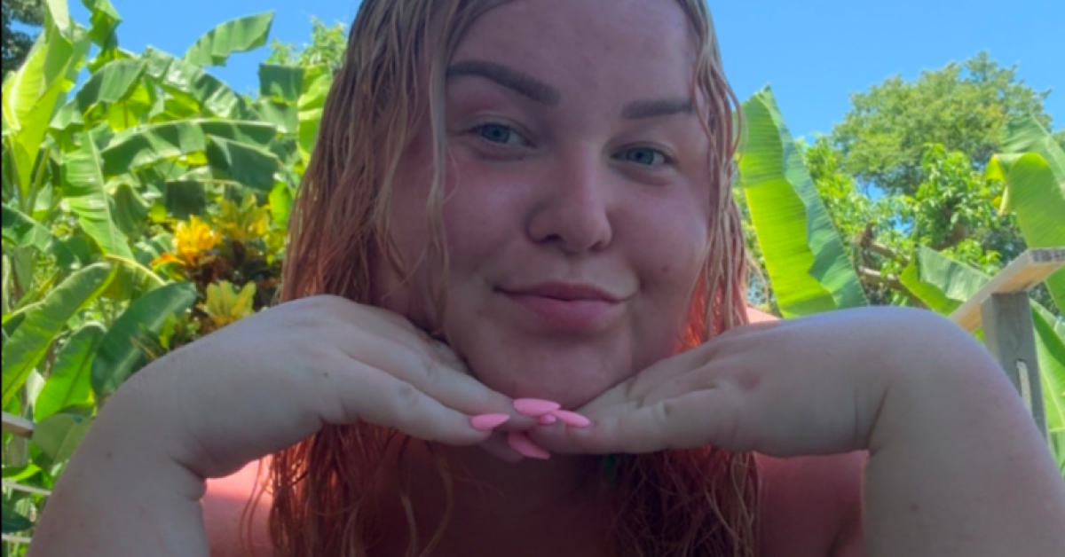 Nyaralós videót forgat a nő: amikor a medencére pillant, azonnal kitör ...