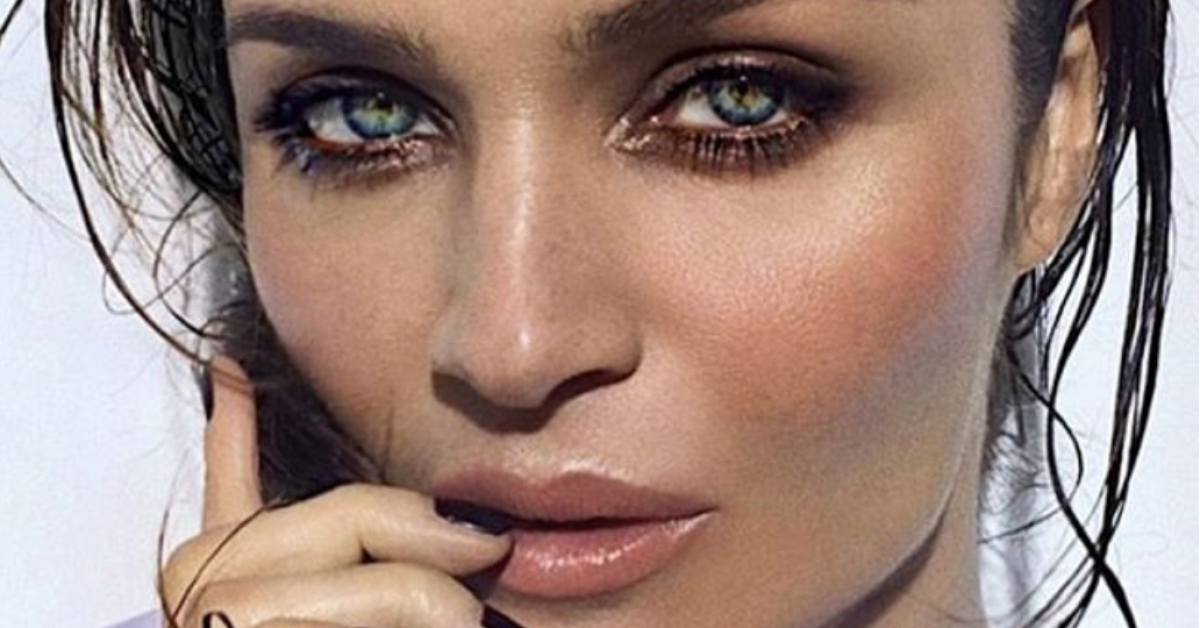 HIHETETLEN FOTÓK: Túl az 50-en is bármikor levetkőzik a legendás modell!